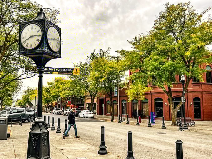 The iconic downtown clock reminds visitors that in Moscow, there's always time to stop and appreciate the details. Notice how no one's rushing?