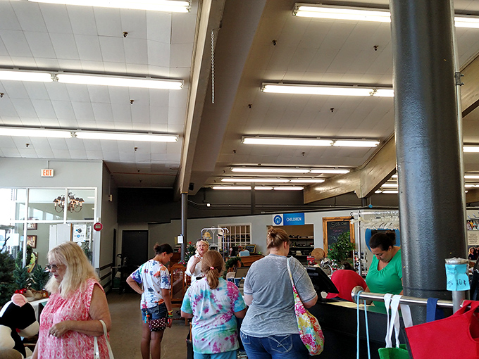 The curved modernist fa&ccedil;ade gives this thrift store unexpected architectural flair&mdash;proving secondhand shopping deserves first-class treatment. 