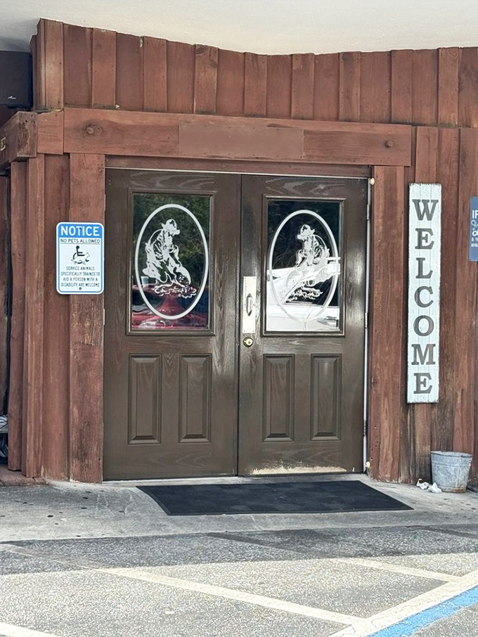These doors don't just say "Welcome"&mdash;they promise that on the other side lies smoky, saucy happiness. The etched glass adds class.