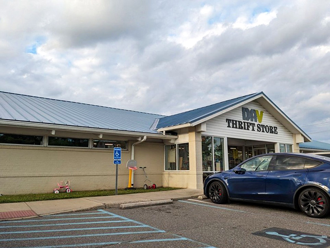 From this angle, the DAV Thrift Store looks almost like a quaint country cottage&mdash;if cottages specialized in incredible bargains and supporting veterans.