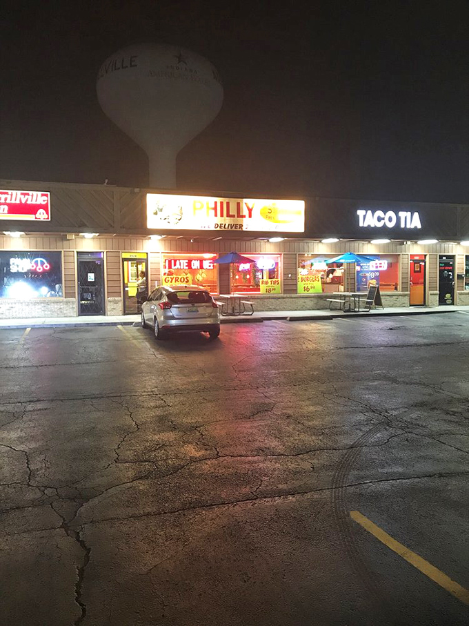 After dark, the neon glow serves as a beacon for hungry night owls. Like moths to a flame, but with much better dining options.