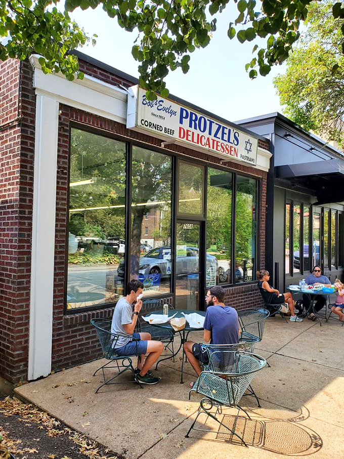 Al fresco dining, deli-style. Something magical about eating massive sandwiches in the sunshine while watching the world go by.