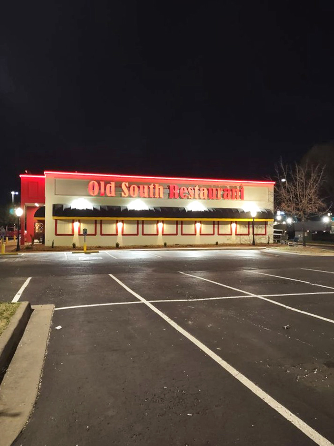 As night falls, Old South's neon glow serves as a lighthouse for hungry travelers and locals alike&mdash;a beacon of comfort in the Arkansas darkness.
