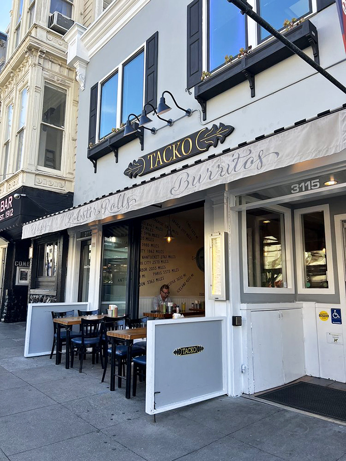 Sidewalk seating for those who prefer their burrito with a side of people-watching and San Francisco's famously "consistent" weather.