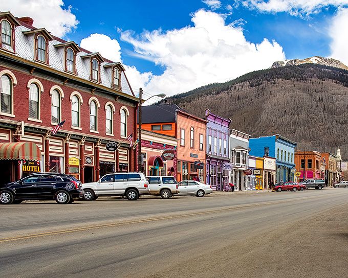 Silverton's Main Street presents the perfect small-town tableau &ndash; where crossing the street is still a leisurely affair and historic buildings house modern businesses. 
