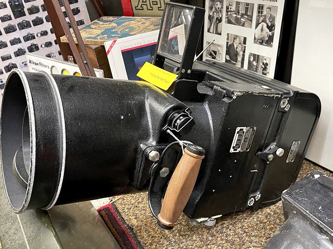 This camera looks like it could photograph an elephant from a mile away&mdash;or be mistaken for a small cannon. Photography once required serious hardware!