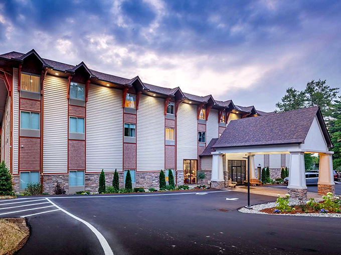 Modern comfort meets mountain getaway. After a day exploring Bethlehem's charms, this hotel offers a soft landing for weary adventurers.