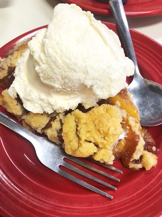 Peach pie &agrave; la mode&mdash;where warm fruit filling and cool vanilla ice cream create the temperature contrast that food scientists and grandmothers have perfected for generations.