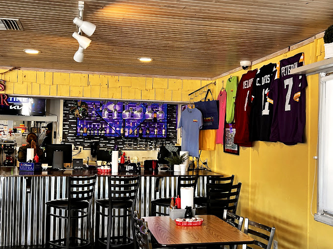 Duck's sunny yellow walls and sports jerseys create that perfect "come as you are" atmosphere where breakfast champions are crowned daily.