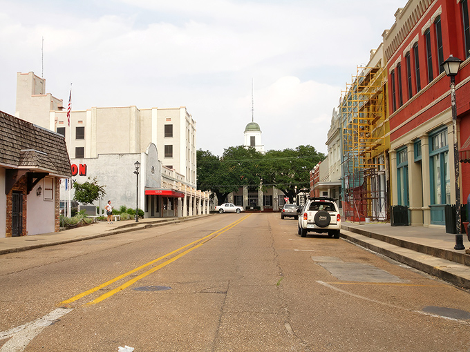 Historic streets of Abbeville offer Southern charm without the big-city price tag. Small-town treasures await around every corner!