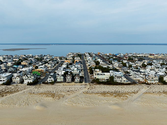 Long Beach: Rows of charming beach houses meet endless Atlantic horizon. Retirement with a daily dose of vitamin sea!