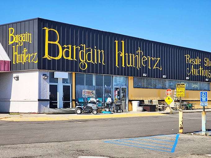 Bargain Hunterz looks like it was designed by someone who really wants you to find it. Mission accomplished!