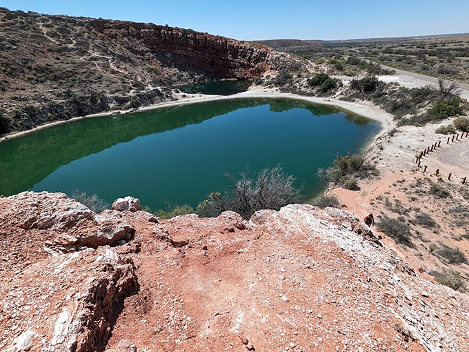 Where desert meets oasis! These emerald waters create a refreshing mirage that's actually real.
