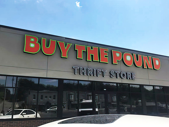 No price tags needed here! Just fill your cart, weigh it like groceries, and walk out with fashion gold at rock-bottom prices.