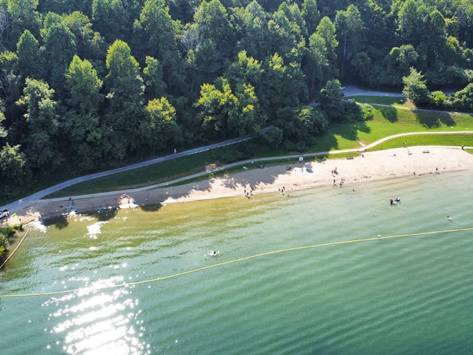 Campground nirvana tucked between autumn-kissed mountains. At Carr Creek, Mother Nature shows off her decorating skills with spectacular results.
