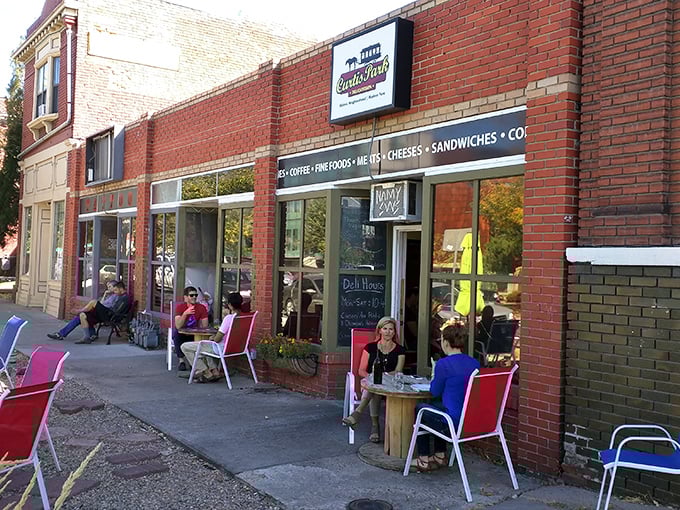 Local sandwich lovers gather outside Curtis Park's brick fa&ccedil;ade, where yellow chairs invite you to savor your creation in the Colorado sunshine.