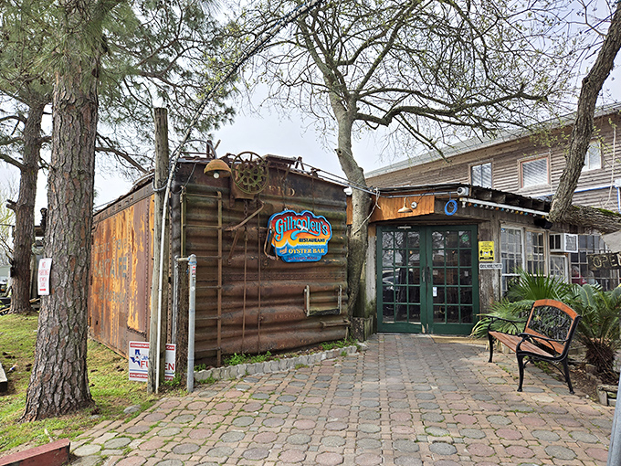 The green door to seafood paradise &ndash; where the dress code is casual and the oysters are anything but.