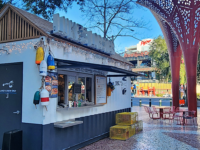 This little lobster haven looks like it floated in from New England, bringing its perfectly toasted buns and ocean treasures along for the ride.