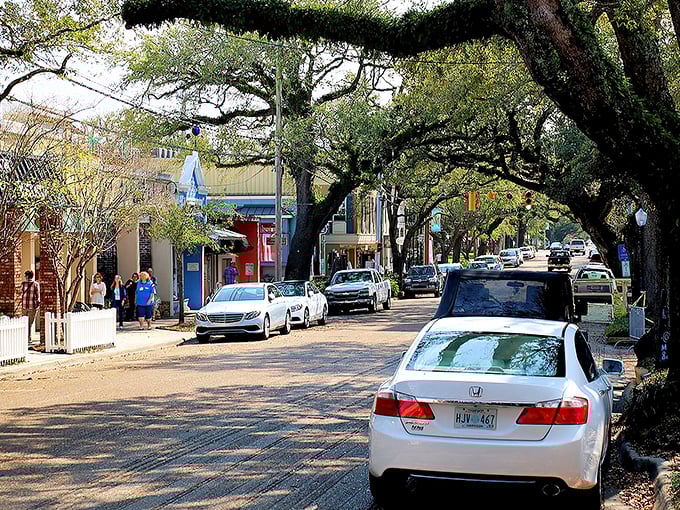 Charming storefronts line this shopping district, where you can browse for hours without your credit card breaking into a cold sweat. 