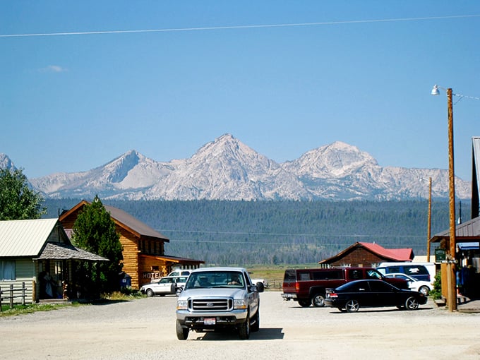 Mountains that look Photoshopped but aren't! Stanley delivers postcard-perfect backdrops that make even non-photographers reach for their phones.