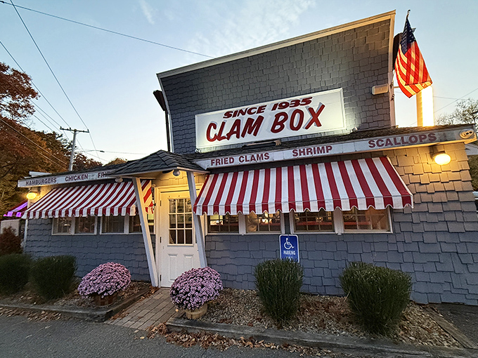 Since 1935, this clam-shaped wonder has been proving that sometimes, the box is as special as what's inside.