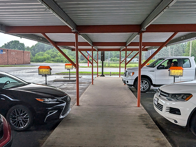 Car culture at its finest! These vintage-style parking spots transport you back to an era when dinner and a dashboard were the perfect pair.