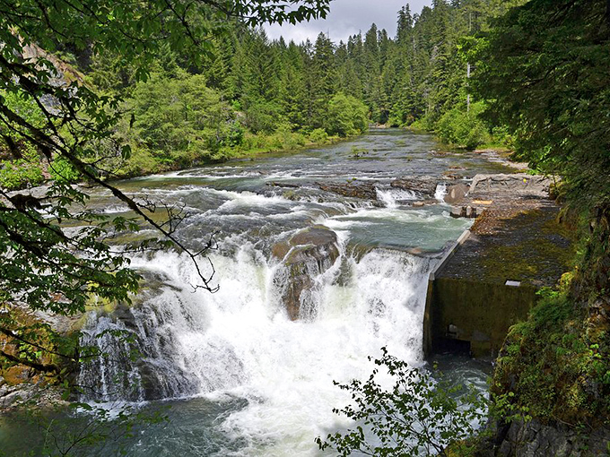 Nature's ultimate shower thought: "What if I carved this rock into the perfect waterfall?" Mission accomplished, Mother Earth.