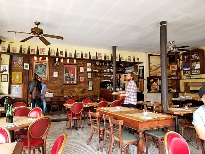Inside Malatesta, time slows down. Red chairs, exposed brick, and ceiling fans create that "been here forever" feeling that makes regulars out of first-timers.
