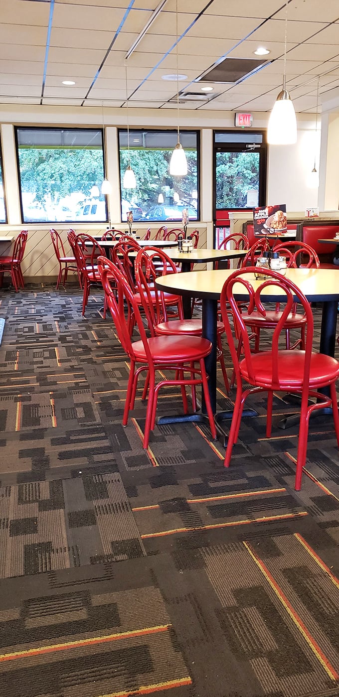Those cherry-red chairs aren't just for show&mdash;they're strategically designed to keep you comfortable through multiple rounds of their famous unlimited breadsticks.