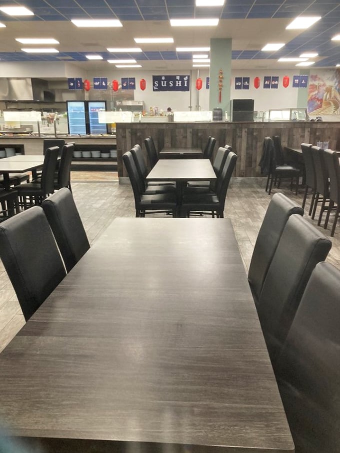 The dining room's no-nonsense approach tells you everything: they've invested in the food, not fancy chairs. Your stomach will thank you for these priorities. 