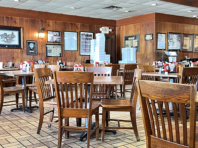 Wood-paneled walls lined with awards tell you everything before you even taste the food. This isn't their first rodeo&mdash;or their first championship.