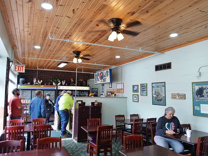 Inside, the warm wooden ceiling and simple furnishings tell you everything you need to know: this place prioritizes chicken over chandeliers.