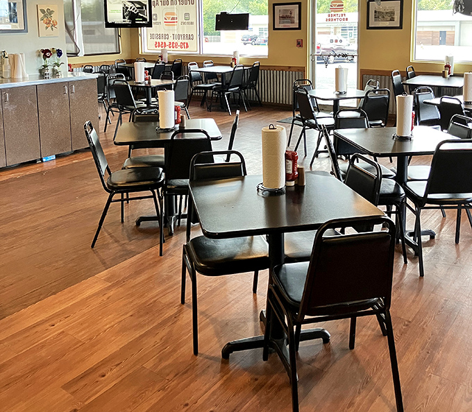 Simple tables, clean lines, and the promise of deliciousness – this no-frills dining room lets the food take center stage.