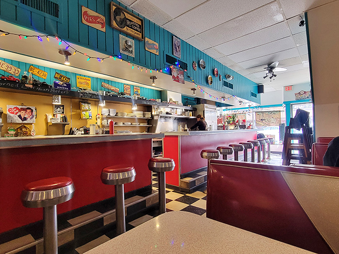 The counter beckons with its shiny chrome stools and red vinyl charm &ndash; this isn't decoration, it's a declaration that comfort food reigns supreme here.