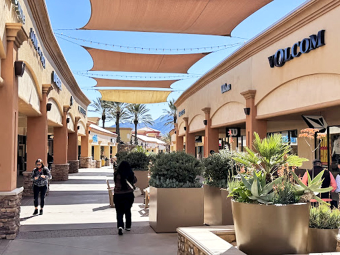 Shade sails and cooling breezes make summer shopping bearable&mdash;the retail equivalent of finding an oasis in the desert.
