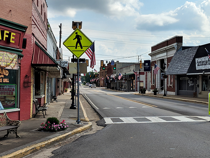 Stroll these brick-lined sidewalks where American flags flutter in the breeze. Fort Payne's downtown feels like walking through a Norman Rockwell painting that somehow got Wi-Fi.