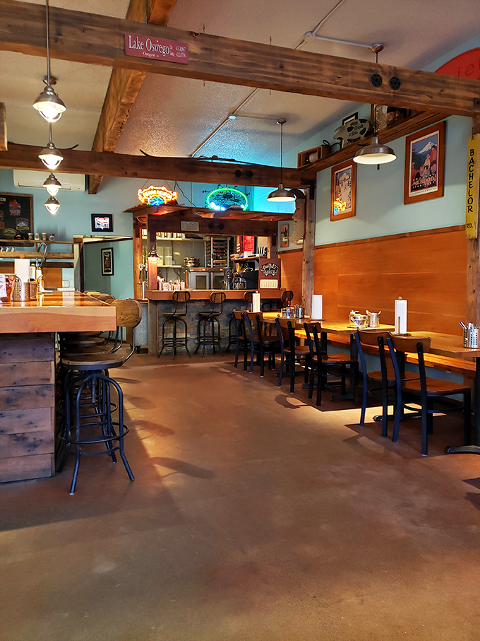 Exposed beams, simple tables, and an atmosphere that says, "The food is the star here." This isn't dinner theater; it's dinner triumph.
