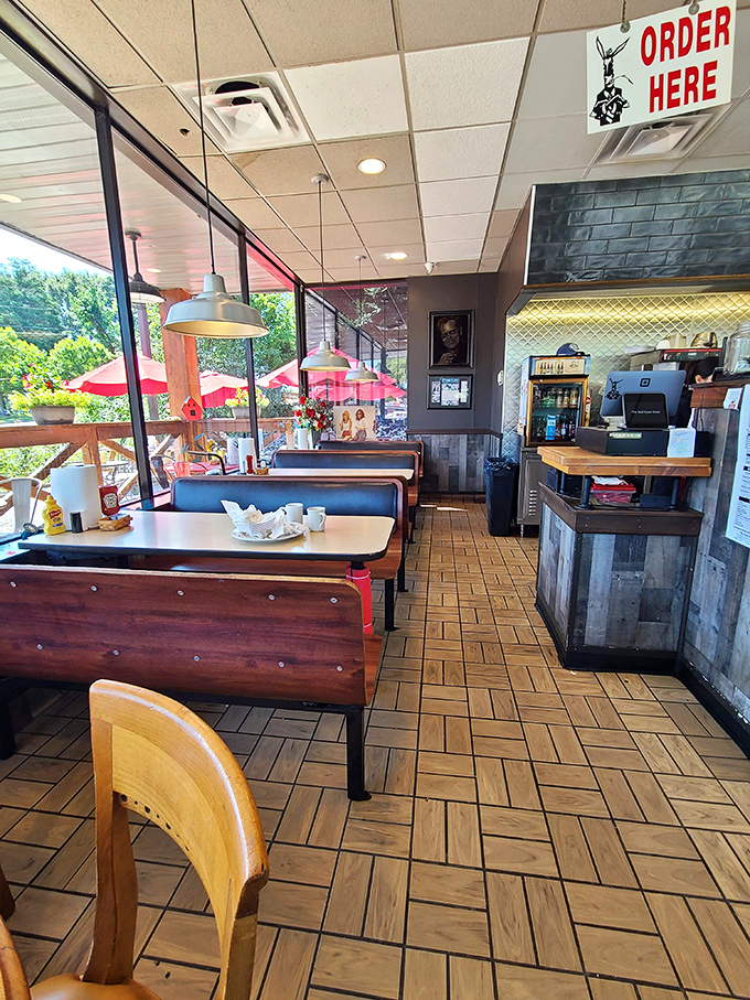 Inside, wooden booths and no-nonsense decor tell you everything you need to know: this place cares more about what's on your plate than what's on their walls.