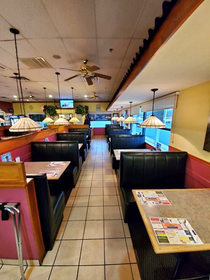 Cozy booths bathed in warm light from Tiffany-style lamps create the perfect setting for both first dates and fiftieth anniversaries. Comfort never goes out of style.