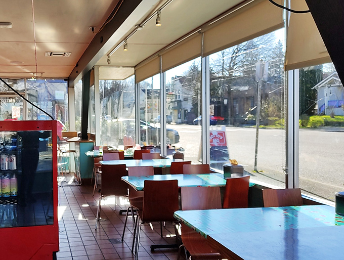 Bright windows flood the no-frills dining area with natural light, creating the perfect stage for the smoky stars of the show. 