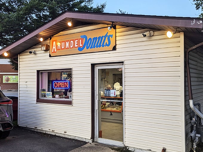 Arundel Donuts stands like a tiny white lighthouse of pastry goodness, guiding sugar-seekers to its doorstep from miles around.