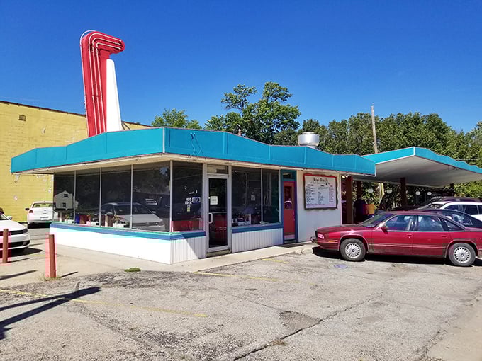 Bobo's Drive In: This turquoise time machine doesn't just serve burgers&mdash;it delivers edible nostalgia with a side of "remember when?"
