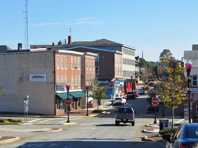Elkton's historic district looks like it was plucked straight from a Norman Rockwell painting, minus the exaggerated expressions.