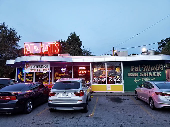 DAS BBQ's exterior says "serious barbecue business" with its no-nonsense gray brick and bold signage. Your nose will lead you here before your GPS does.