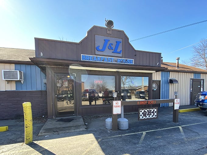 J & L Breakfast House (Marion): Blue trim, breakfast dreams! J & L's modest exterior belies the morning magic happening inside this Marion mainstay.