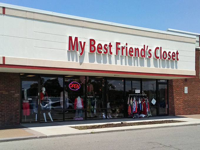 My Best Friend's Closet: With a name this inviting, you almost expect to find cookies and lemonade next to these fashion finds!