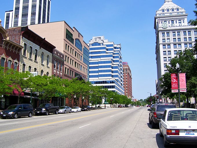 Where historic architecture meets modern affordability. Peoria's streets remind us that beautiful living doesn't require a beautiful fortune.