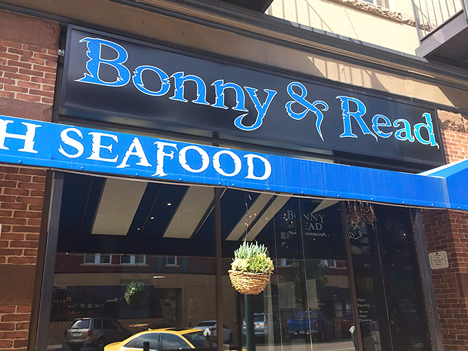 The hanging plant adds a touch of charm to Bonny & Read's storefront &ndash; like your favorite coastal bistro teleported to the Rockies.