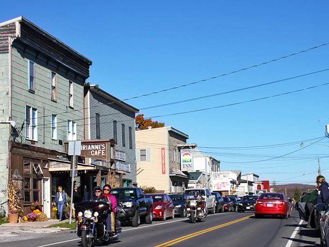 Davis: Rianne's Caf&eacute; beckons hungry travelers&mdash;proof that the best small-town diners are worth every mile of the journey.