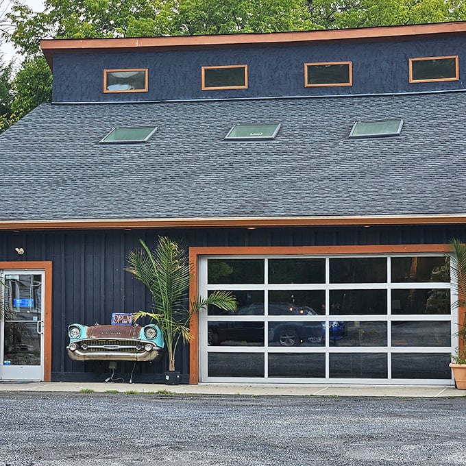 Rustic charm meets smoky perfection. This cozy spot in Delaware Water Gap might be small, but those ribs pack a flavor punch worthy of heavyweights.